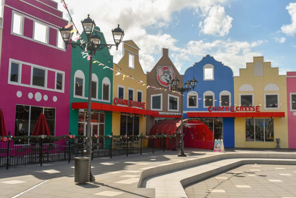 Chuck E Cheese – International Mall of Suriname